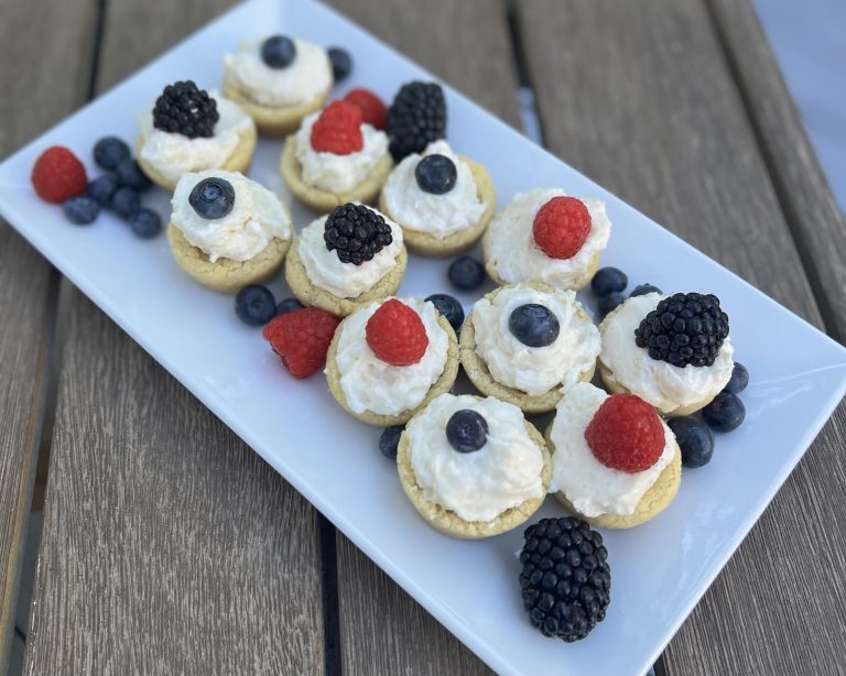 Easy Summer Mini Berry Tarts | Stroller in the City